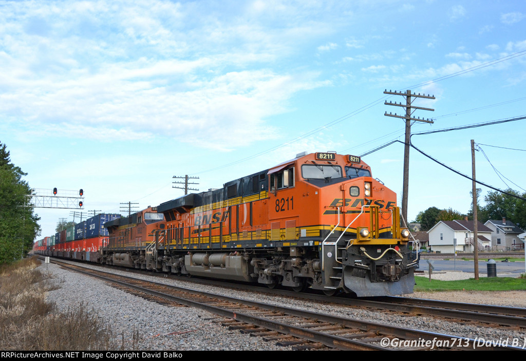 BNSF 8211